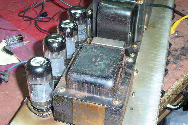 Quién Inventó el Primer Amplificador de Guitarra?