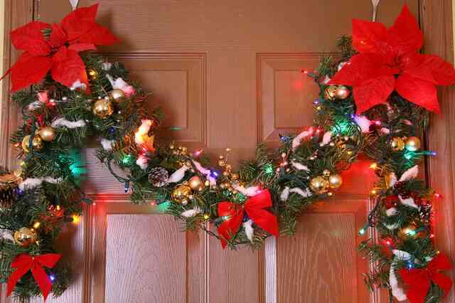 Cómo Decorar las Puertas Con Guirnalda de Navidad