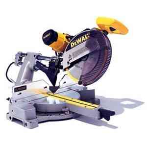 Cómo Hacer un Corte en Bisel Con una Sierra de Inglete