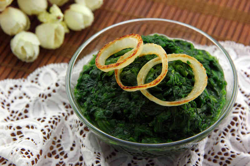 Cómo Hacer Hindbeh Bi Zeit (Hojas de diente de león en Aceite de Oliva)