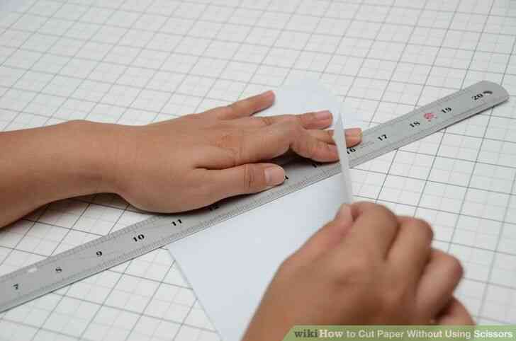 Cómo Cortar el Papel Sin Usar Tijeras