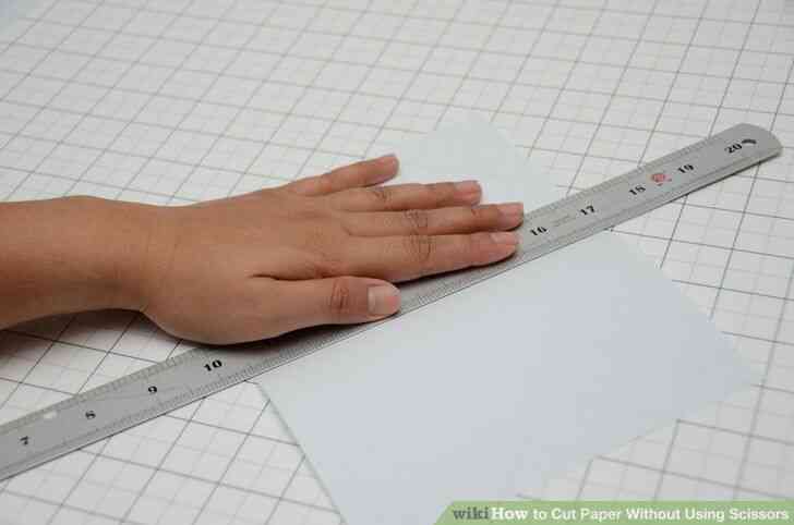 Cómo Cortar el Papel Sin Usar Tijeras